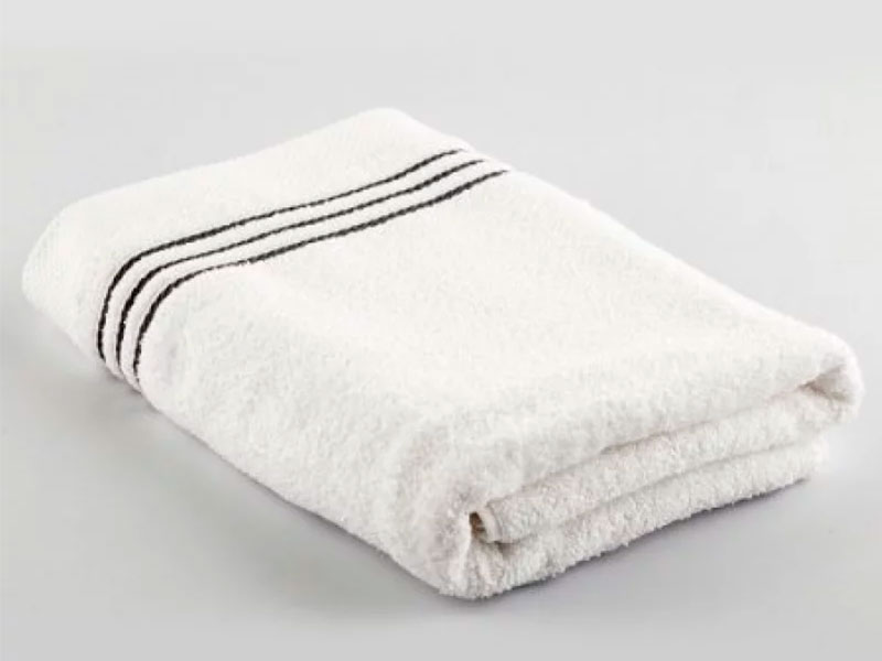 Kit bata, toalla, sandalias y gorro – Club Dhuchi